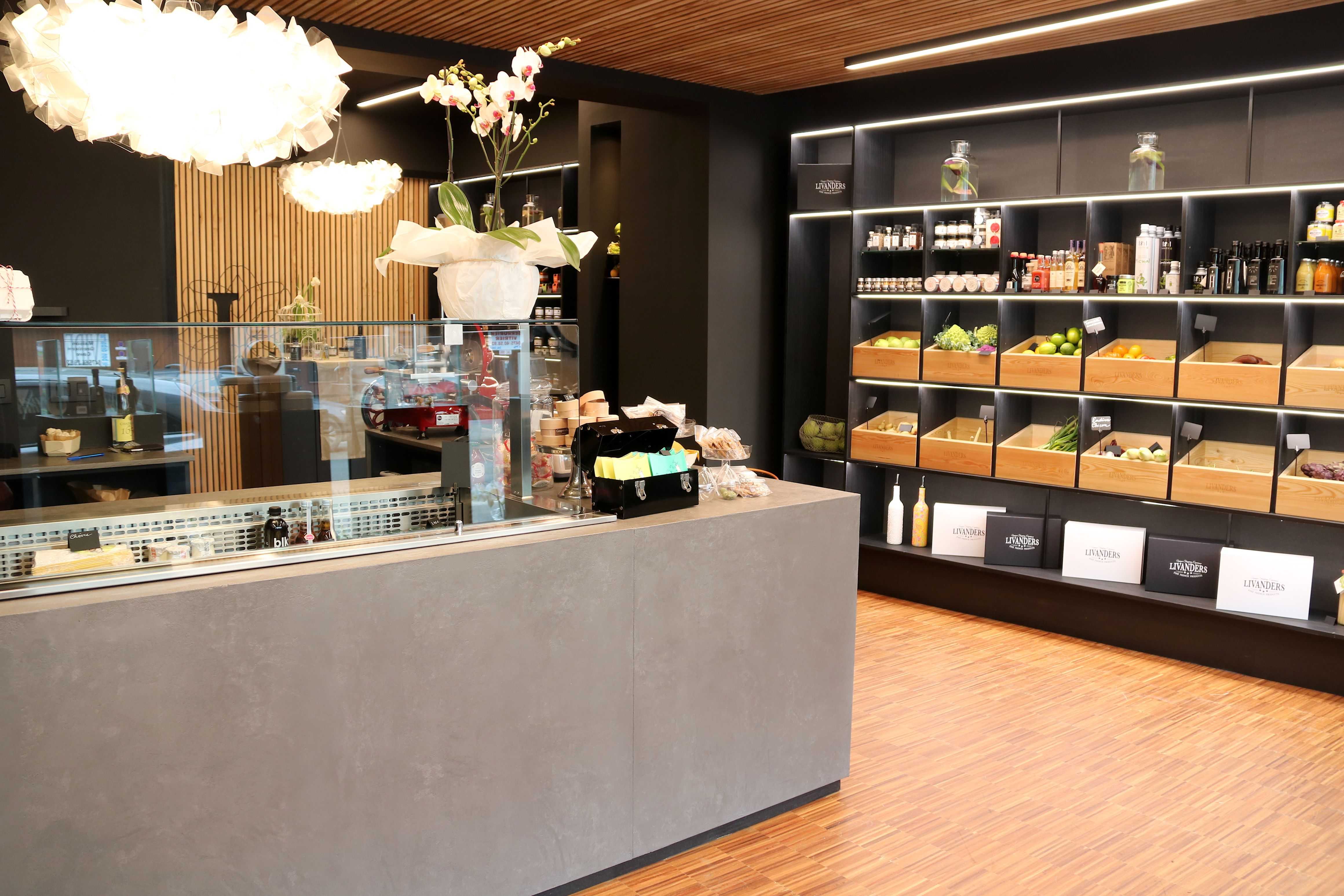 Aménagement d'une épicerie de luxe par un architecte
